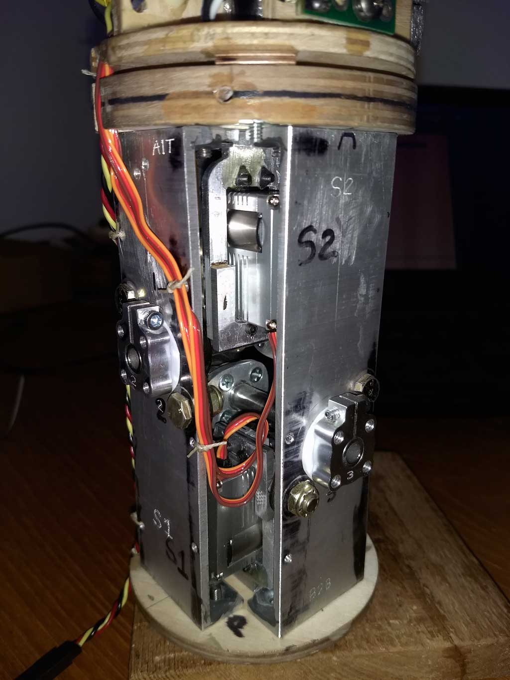 How to guide a rocket using servos